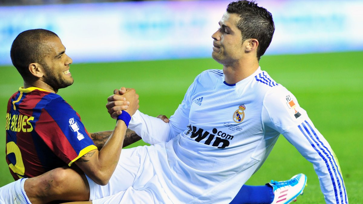 PSG : Quand Dani Alves rend un vibrant hommage à… Cristiano Ronaldo ...
