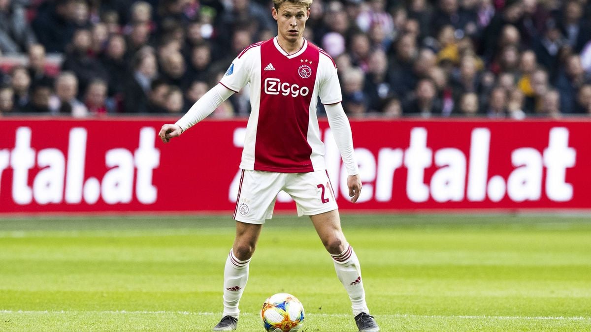 Barcelone : Quand Andrés Iniesta s’enflamme pour Frenkie De Jong ...