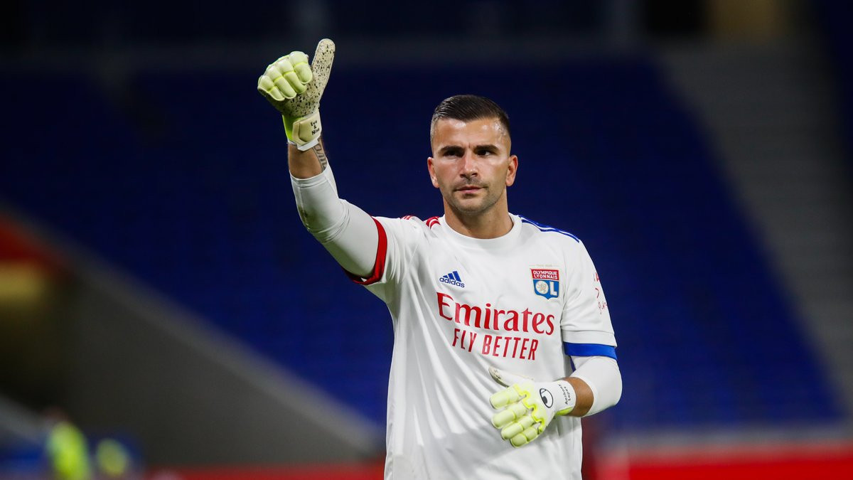 OL - Clash : Pierre Ménès dézingue Anthony Lopes ! - Le10sport.com