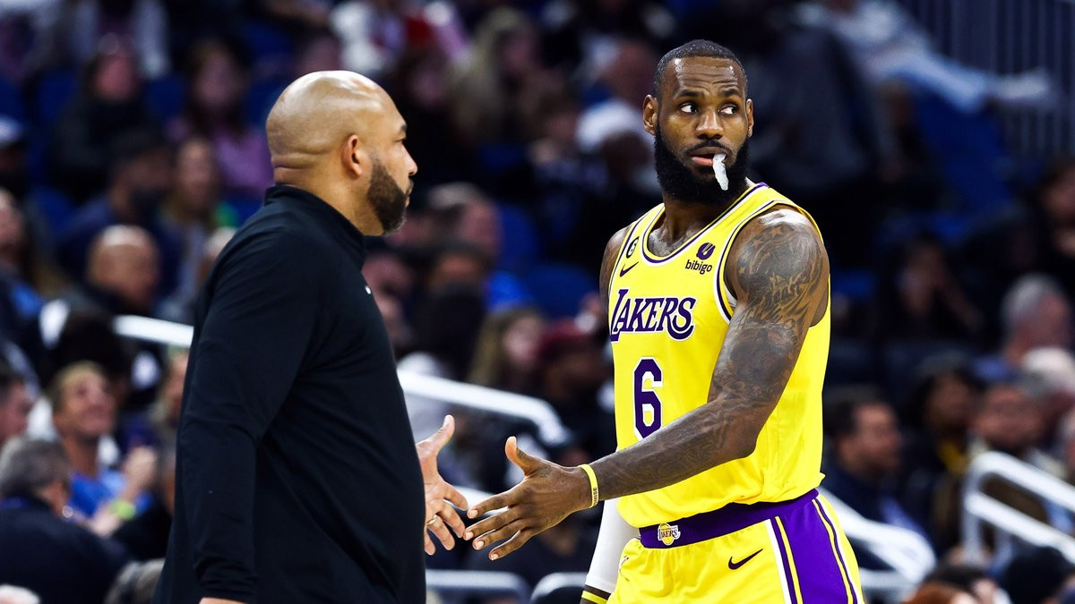 NBA : Le coach de LeBron James et des Lakers est-il en danger ...