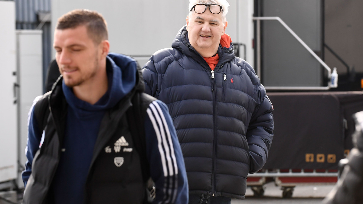 Pierre Ménès relance un clash sur les réseaux sociaux ! - Le10sport.com