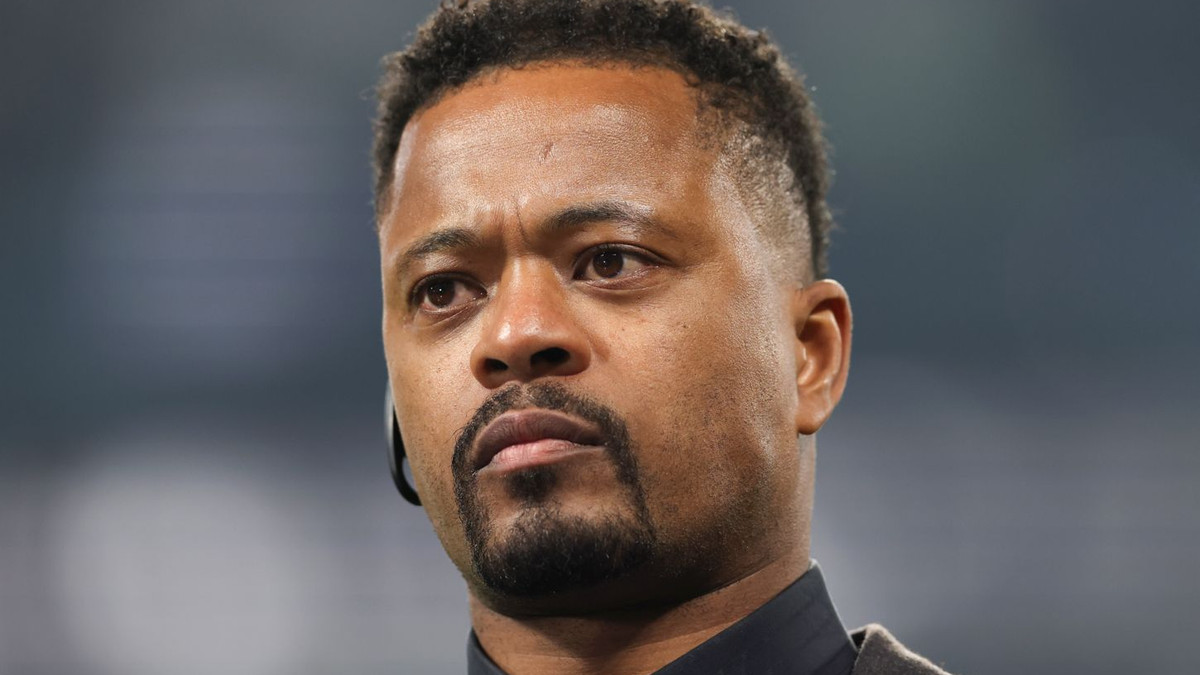 Patrice Evra se la joue star de la WWE, l’arrivée surprise comme ...