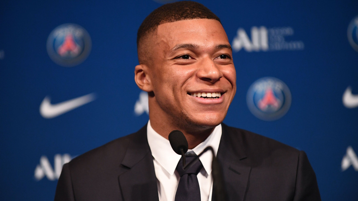 Real Madrid : Mbappé fait complètement craquer Hanouna ! - Le10sport.com