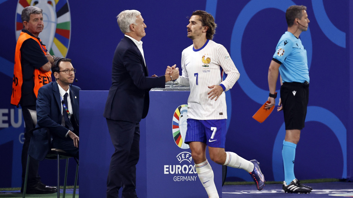 Équipe de France : Griezmann lâche une bombe, Deschamps n'en revient ... Équipe de France : Griezmann lâche une bombe, Deschamps n'en revient ...