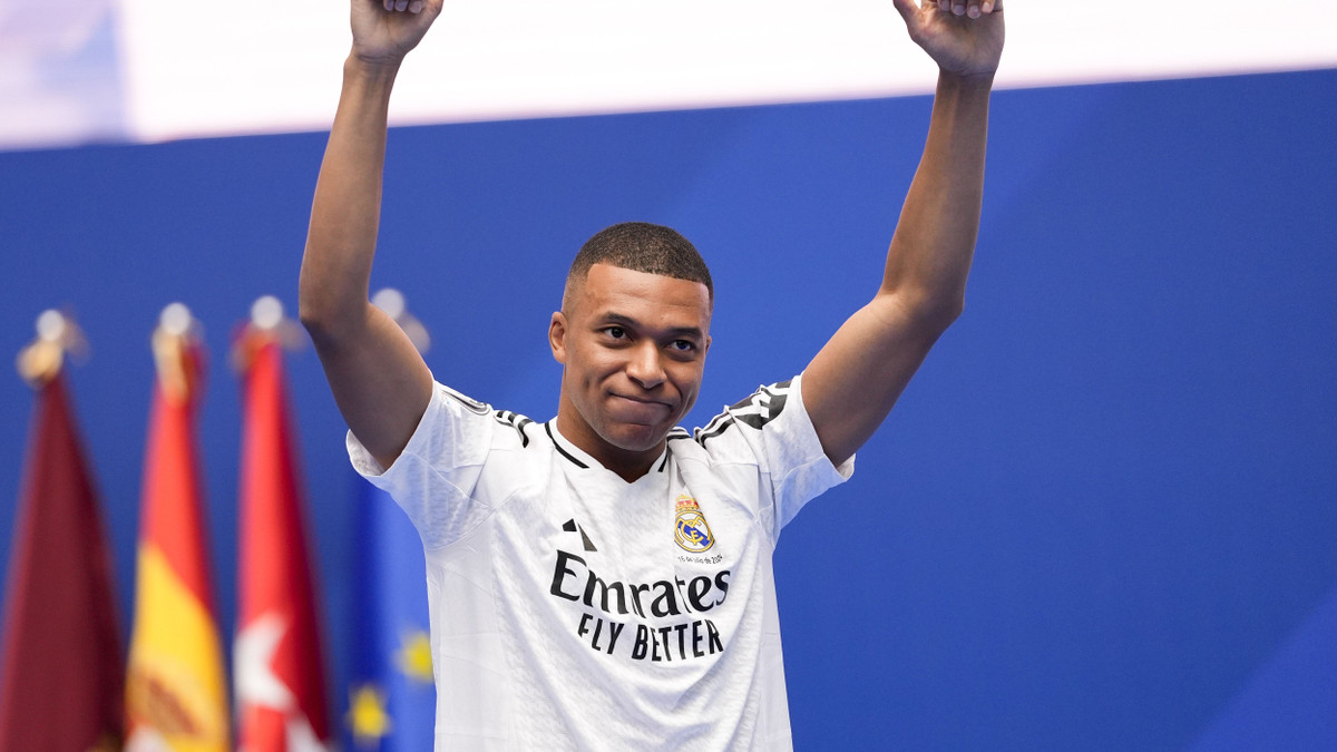 Mbappé craque pour une influenceuse, sa vie a changé ! - Le10sport.com