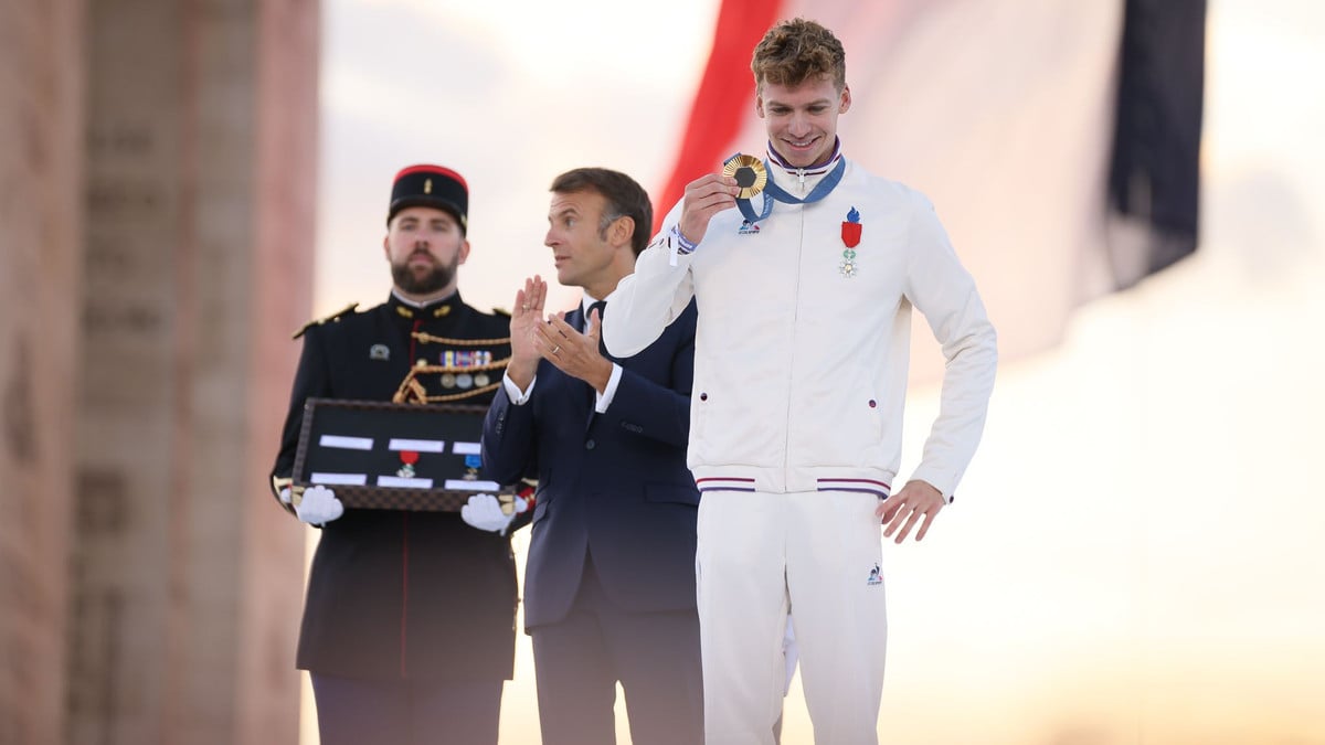 JO 2024 : Macron récompense Léon Marchand, «c'est magnifique ...