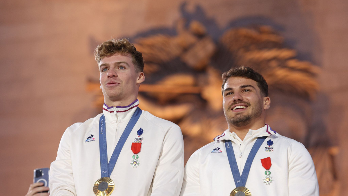 Antoine Dupont : La folie à 14 000€ avec Léon Marchand ! - Le10sport.com