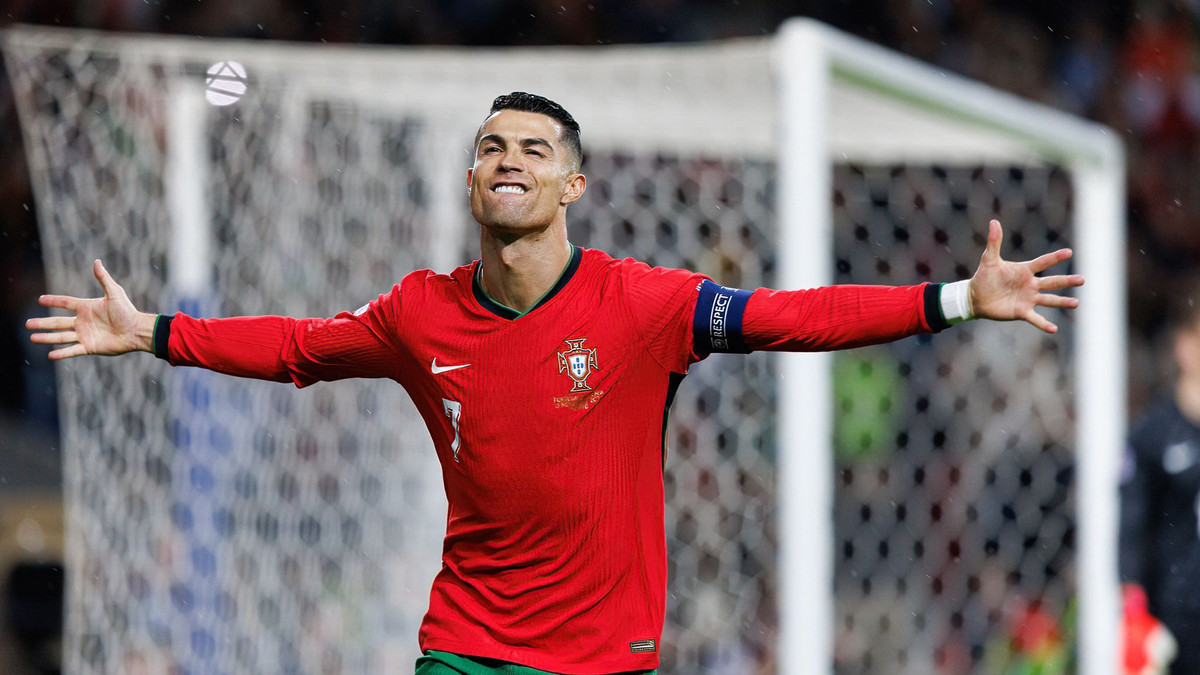 Cristiano Ronaldo fait le buzz pour Noël ! - Le10sport.com