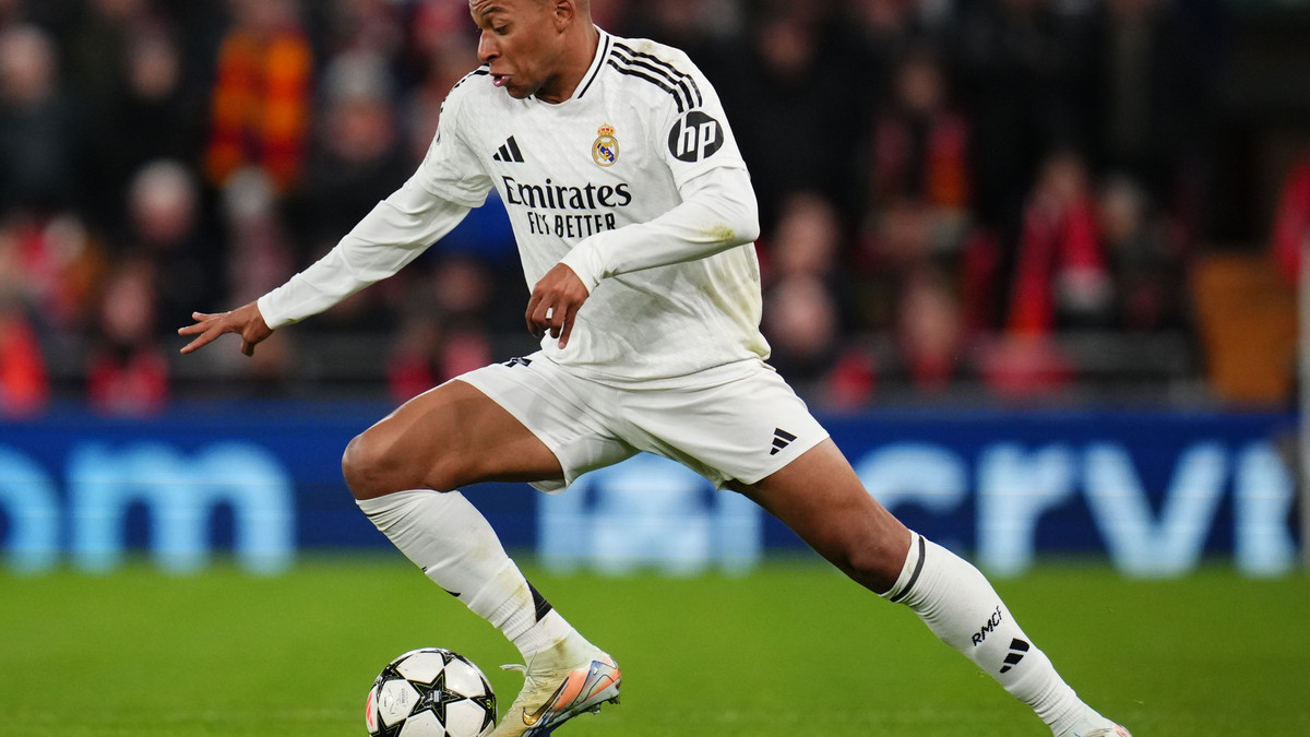 Real Madrid : Mbappé fait complètement craquer un supporter ! - Le10sport.com