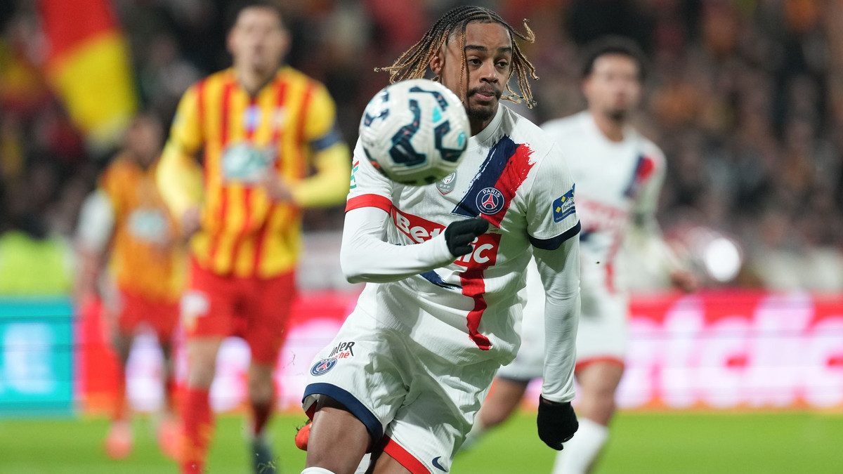 PSG : La priorité du mercato qui risque d’inquiéter Barcola - Le10sport.com