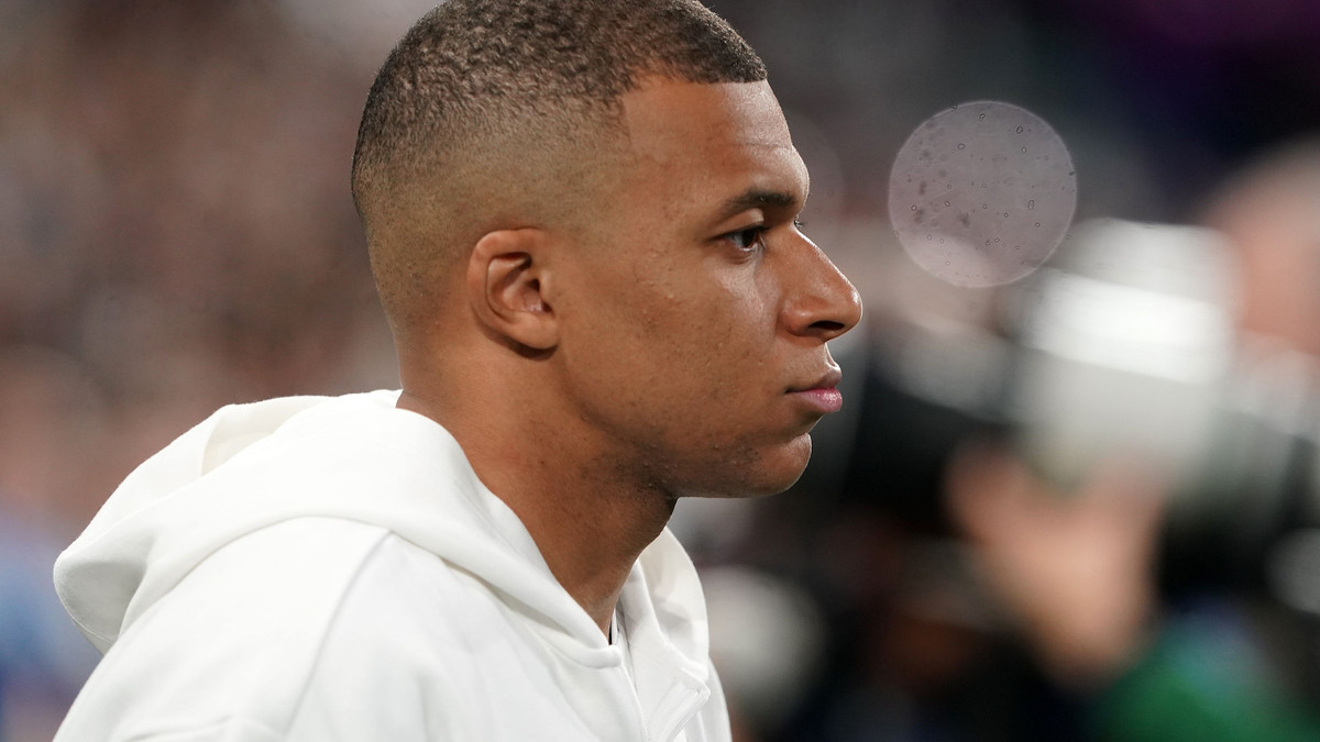 Kylian Mbappé : La révélation de la presse anglaise sur son ex-petite ...