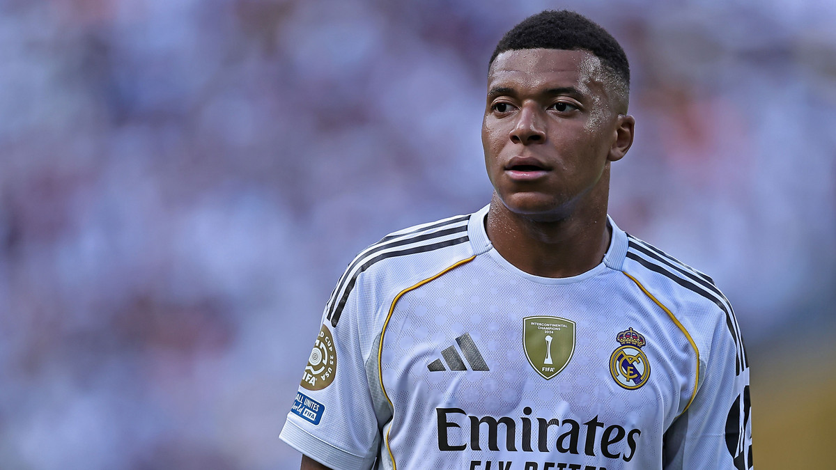 Kylian Mbappé, le tacle assassin en direct ! - Le10sport.com