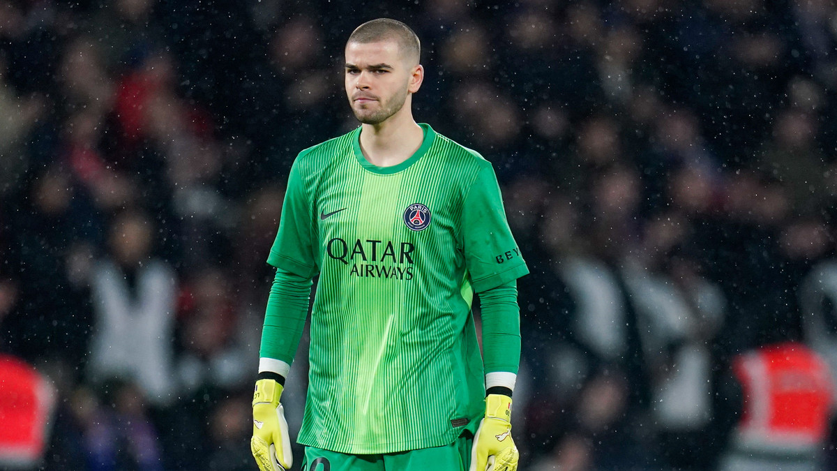 Lucas Chevalier remplacé : La folle décision au PSG ! - Le10sport.com