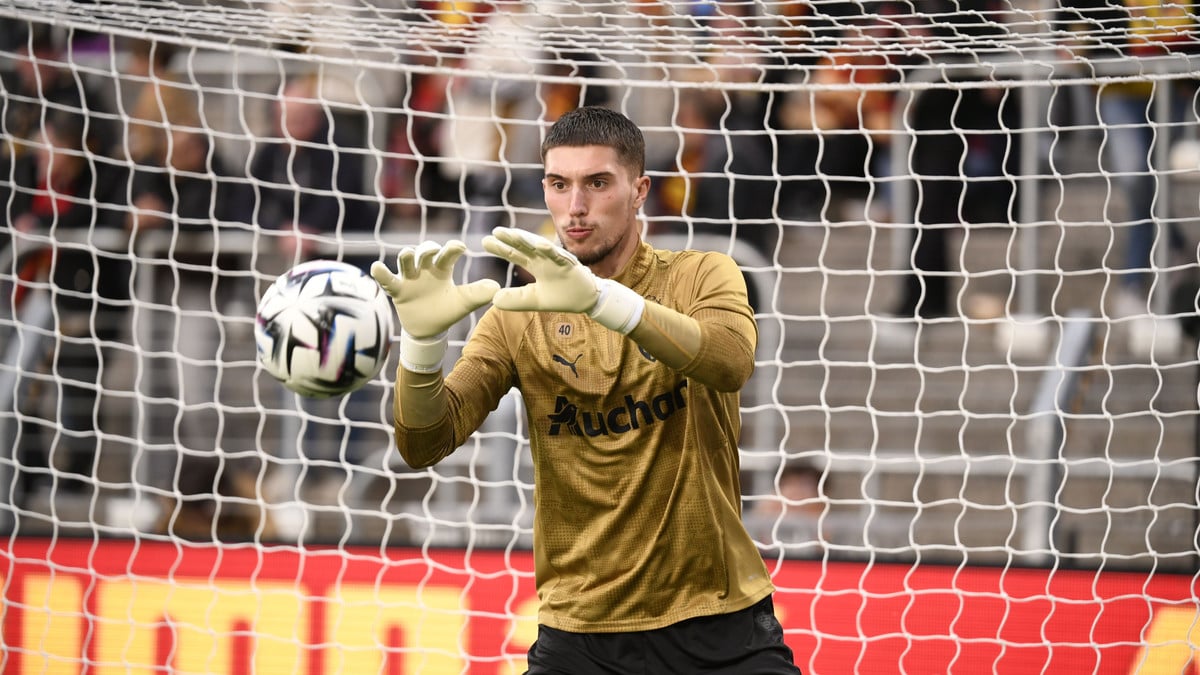 Robin Risser : Le gardien du RC Lens «tout proche» de l'équipe de ...