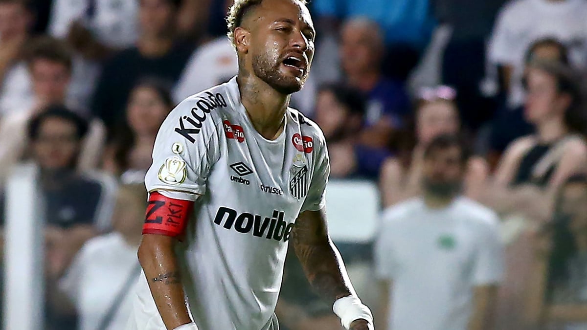 PSG : Neymar prend une balle perdue après le récital contre le Bayern ...