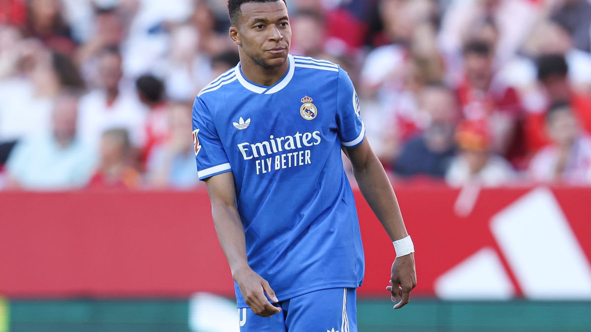 Kylian Mbappé avec Ester Exposito en Italie : Pierre Ménès en rajoute ...