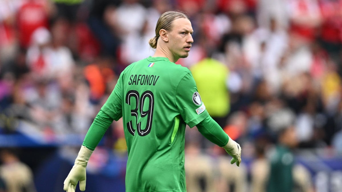 PSG : Matvey Safonov s'était préparé pour son rendez-vous avec Emmanuel ...