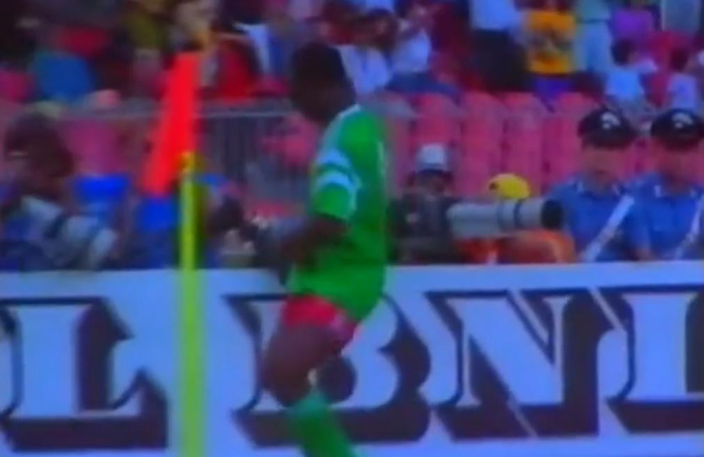 Coupe du monde 1990 : La danse de Roger Milla (vidéo) - Le10sport.com