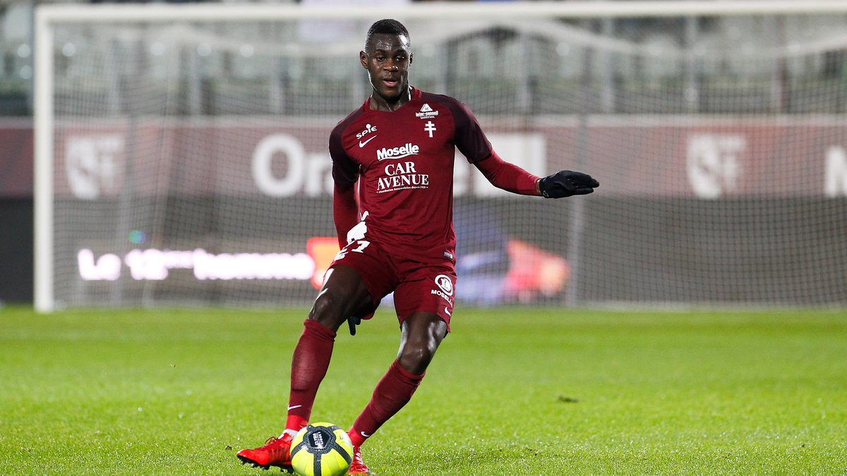 Mercato Om Un Nouveau Défenseur De Ligue 1 Dans Le Viseur De