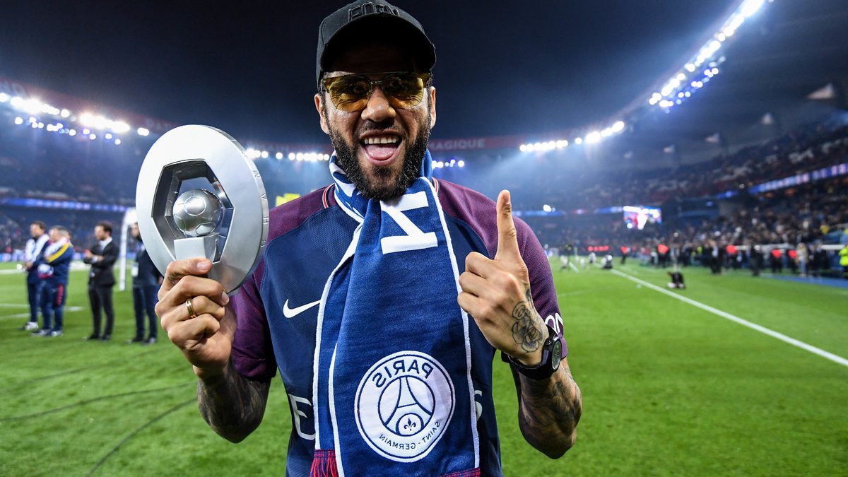 Mercato - PSG : Daniel Alves prochainement au cœur de discussions pour ...