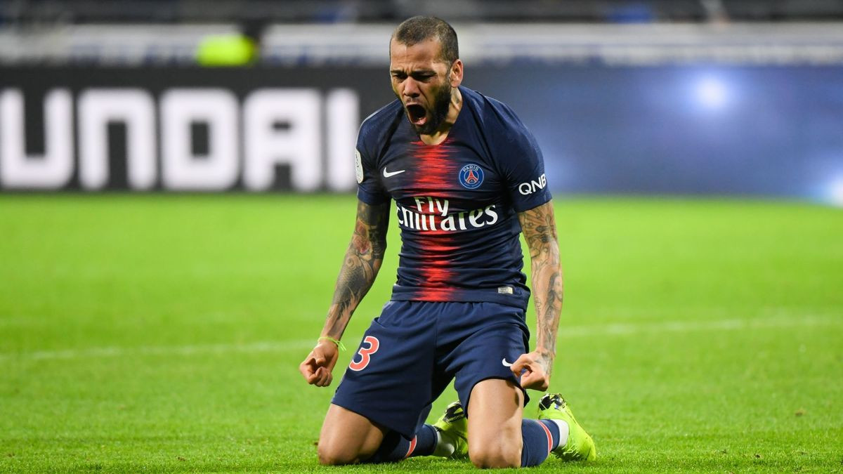 Mercato - PSG : Dani Alvès aurait une idée précise pour son avenir ...