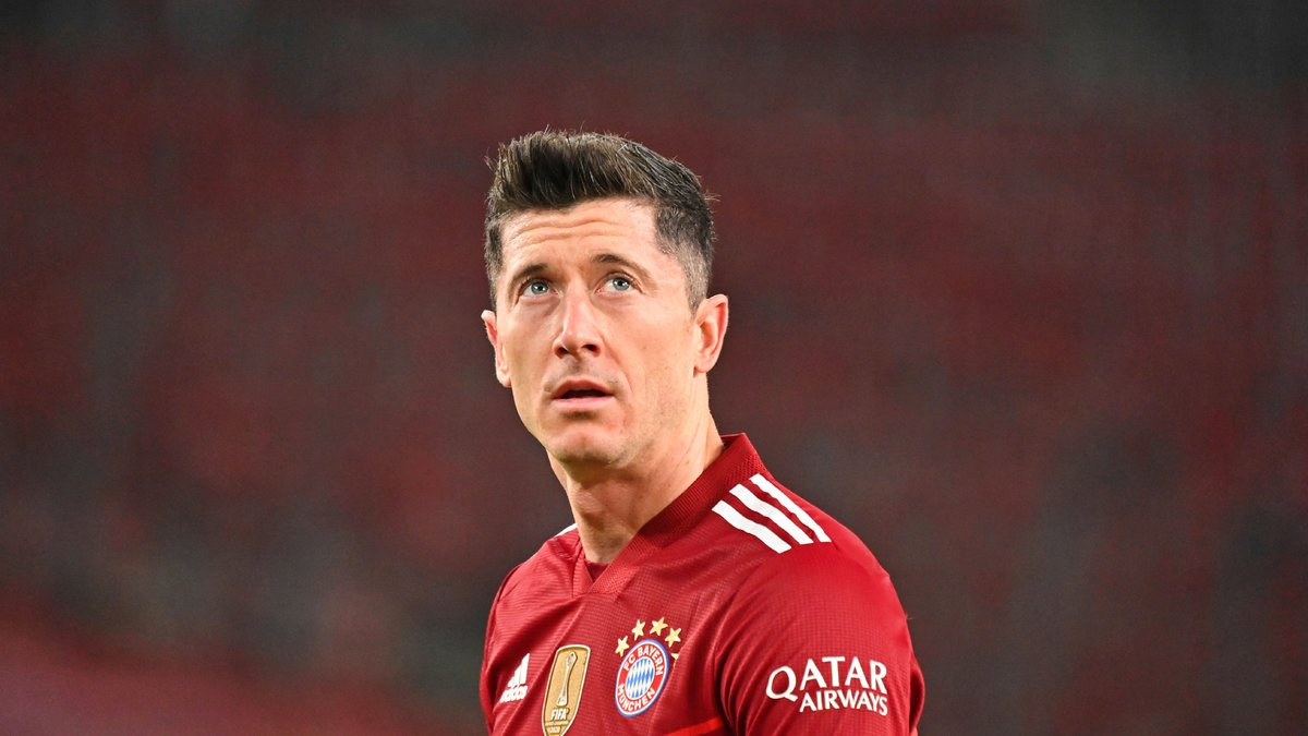 Mercato - PSG : Robert Lewandowski tape du poing sur la table pour son ...