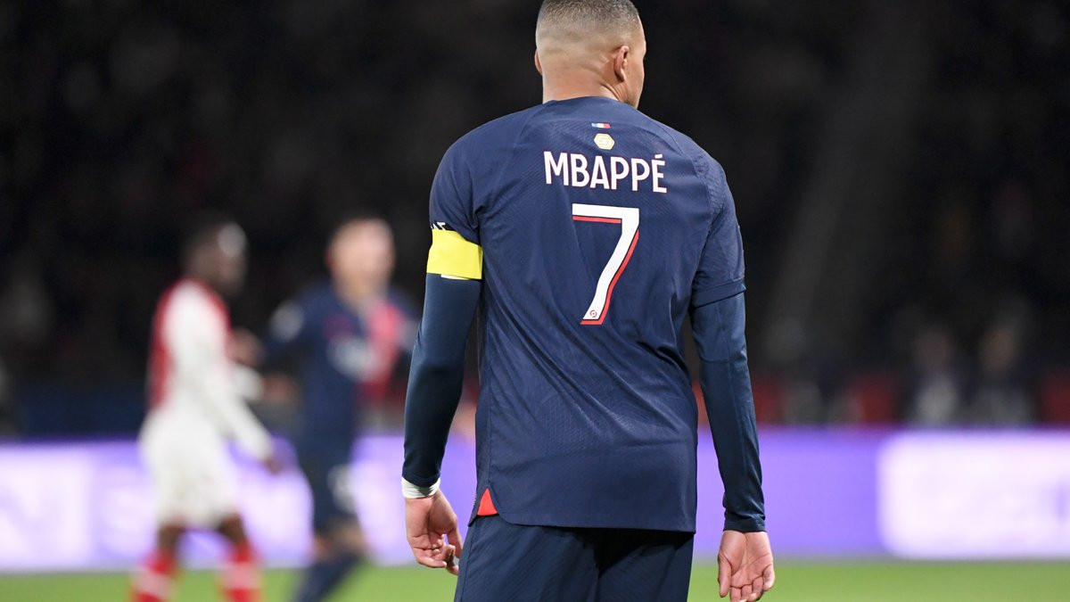 PSG : Le successeur annoncé de Mbappé sort du silence - Le10sport.com